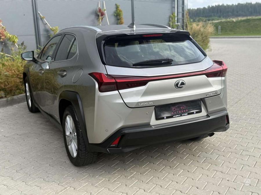 Pelēks Lexus UX 250h 2020 Viļņa, ar dzinēja tilpumu 1.99 L un nobraukumu 144 tūkst. km par 20800 €, foto 8 vietnē AUTOMOTO.COM.LV