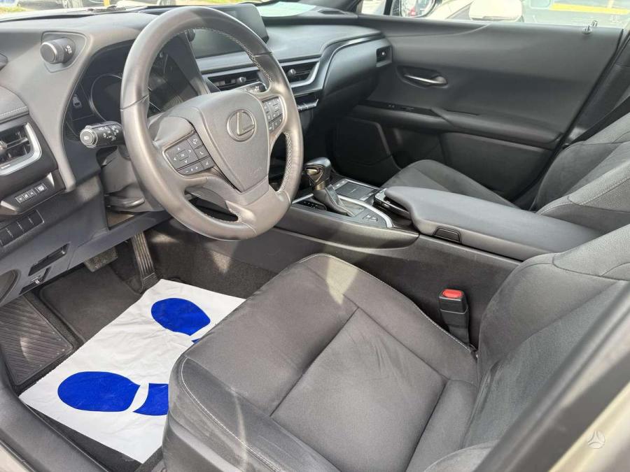 Pelēks Lexus UX 250h 2020 Viļņa, ar dzinēja tilpumu 1.99 L un nobraukumu 144 tūkst. km par 20800 €, foto 12 vietnē AUTOMOTO.COM.LV