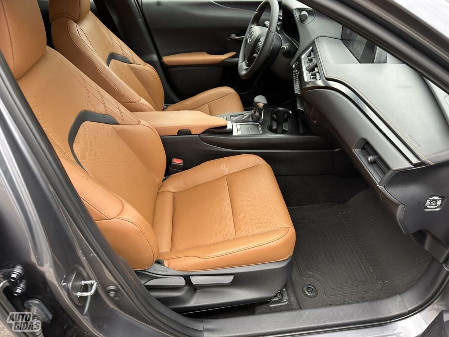 Pelēks Lexus UX 250h 2020 Avižieniai, ar dzinēja tilpumu 2.00 L un nobraukumu 181 tūkst. km par 20550 €, foto 5 vietnē AUTOMOTO.COM.LV
