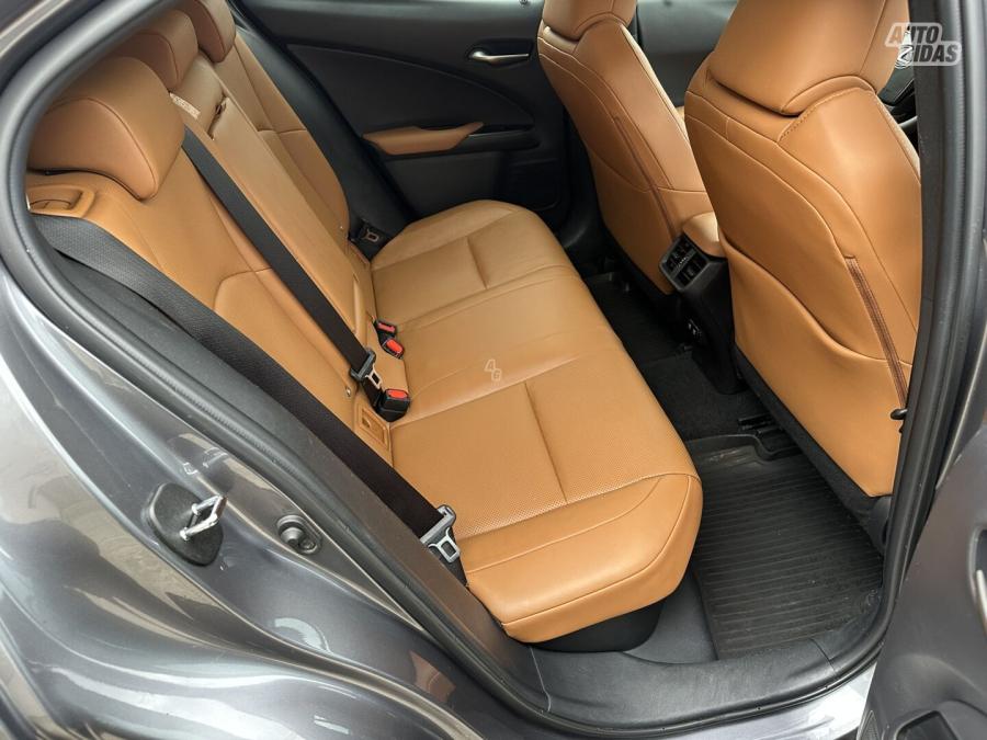 Pelēks Lexus UX 250h 2020 Avižieniai, ar dzinēja tilpumu 2.00 L un nobraukumu 181 tūkst. km par 20550 €, foto 6 vietnē AUTOMOTO.COM.LV