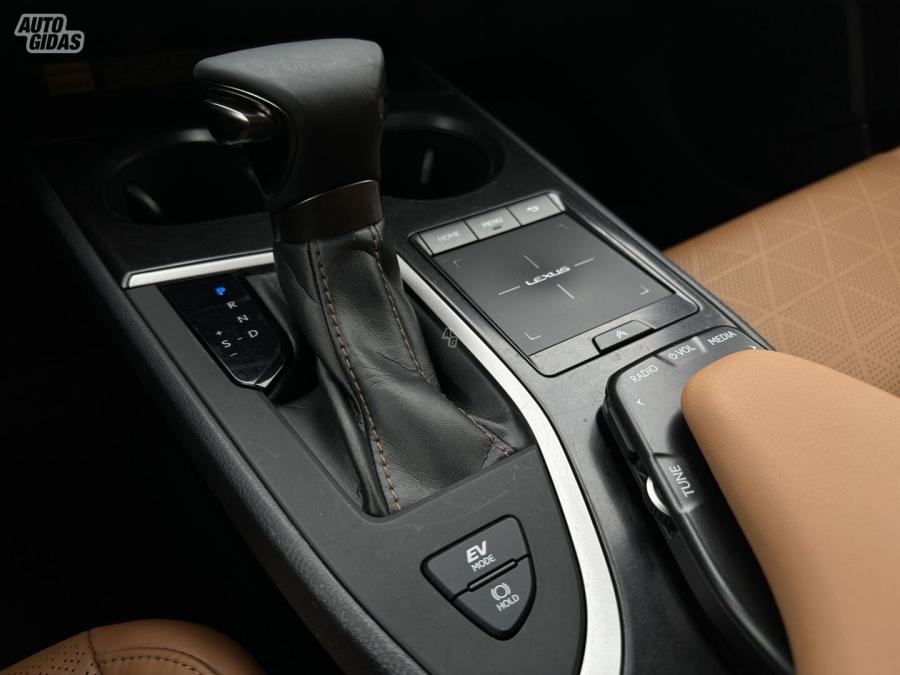 Pelēks Lexus UX 250h 2020 Avižieniai, ar dzinēja tilpumu 2.00 L un nobraukumu 181 tūkst. km par 20550 €, foto 24 vietnē AUTOMOTO.COM.LV