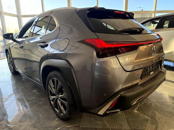 Grey Lexus UX 250h 2021 in Panevezys, with an engine capacity of 1.99 L and mileage of 108 thousand km for 25500 €, photo 3 on AUTOMOTO.COM.LV