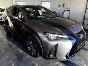 Grey Lexus UX 250h 2021 in Panevezys, with an engine capacity of 1.99 L and mileage of 108 thousand km for 25500 €, photo 7 on AUTOMOTO.COM.LV