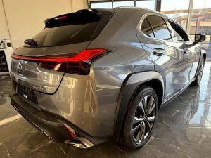Grey Lexus UX 250h 2021 in Panevezys, with an engine capacity of 1.99 L and mileage of 108 thousand km for 25500 €, photo 9 on AUTOMOTO.COM.LV