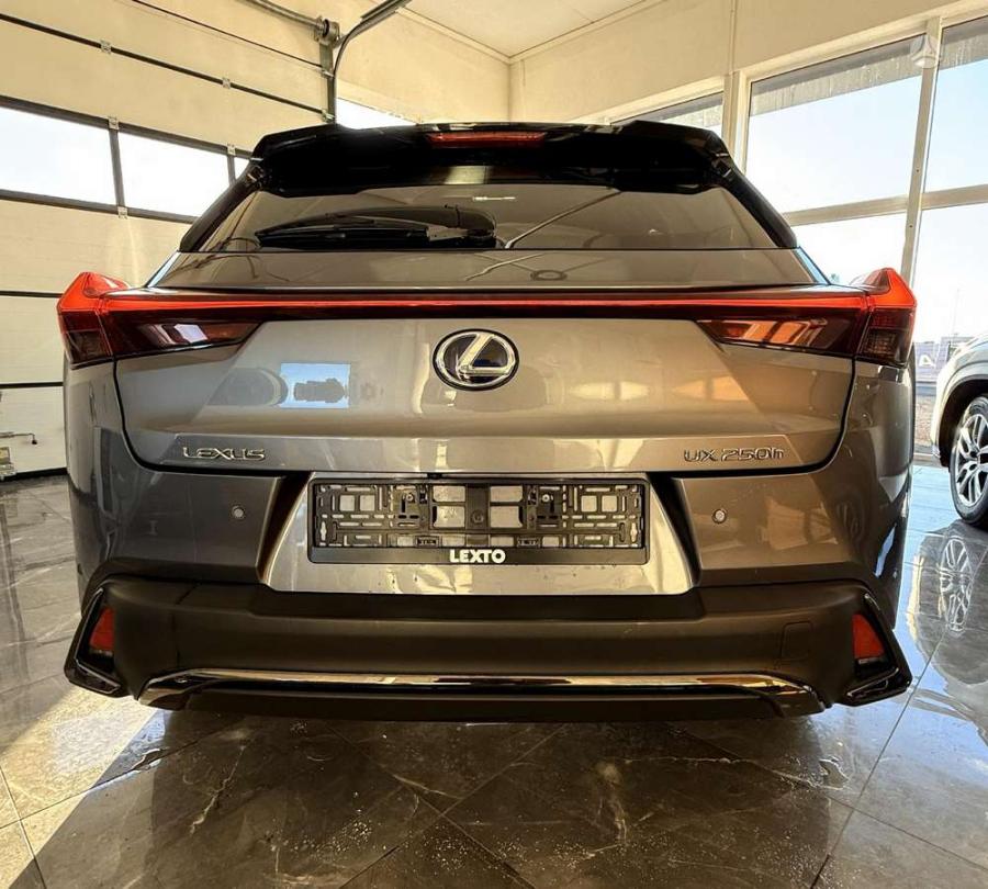 Grey Lexus UX 250h 2021 in Panevezys, with an engine capacity of 1.99 L and mileage of 108 thousand km for 25500 €, photo 13 on AUTOMOTO.COM.LV