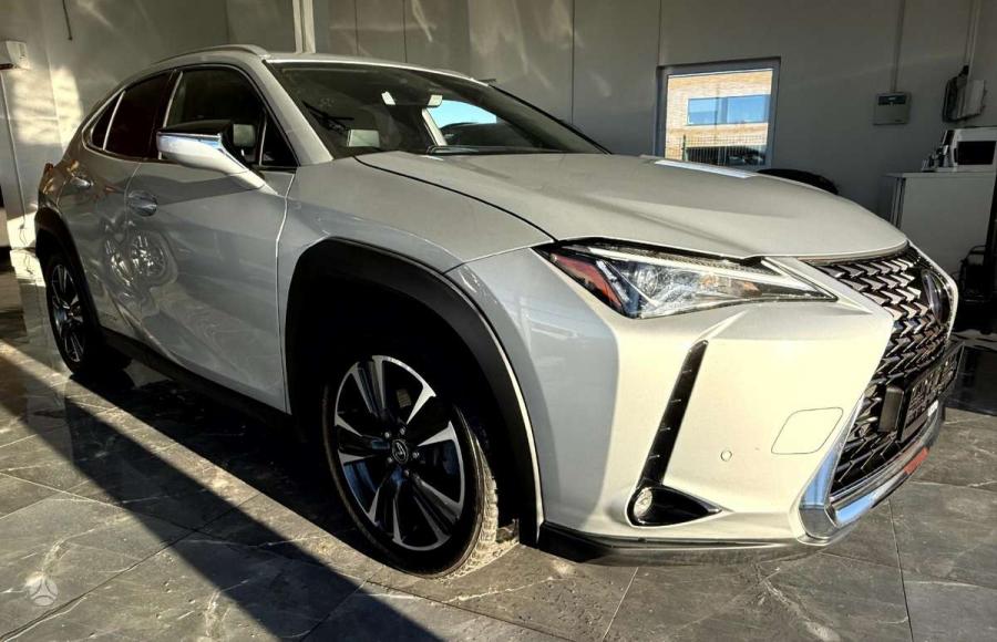 Grey Lexus UX 250h 2021 in Panevezys, with an engine capacity of 2.00 L and mileage of 85 thousand km for 24500 €, photo 1 on AUTOMOTO.COM.LV