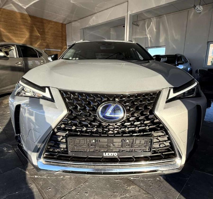 Grey Lexus UX 250h 2021 in Panevezys, with an engine capacity of 2.00 L and mileage of 85 thousand km for 24500 €, photo 5 on AUTOMOTO.COM.LV