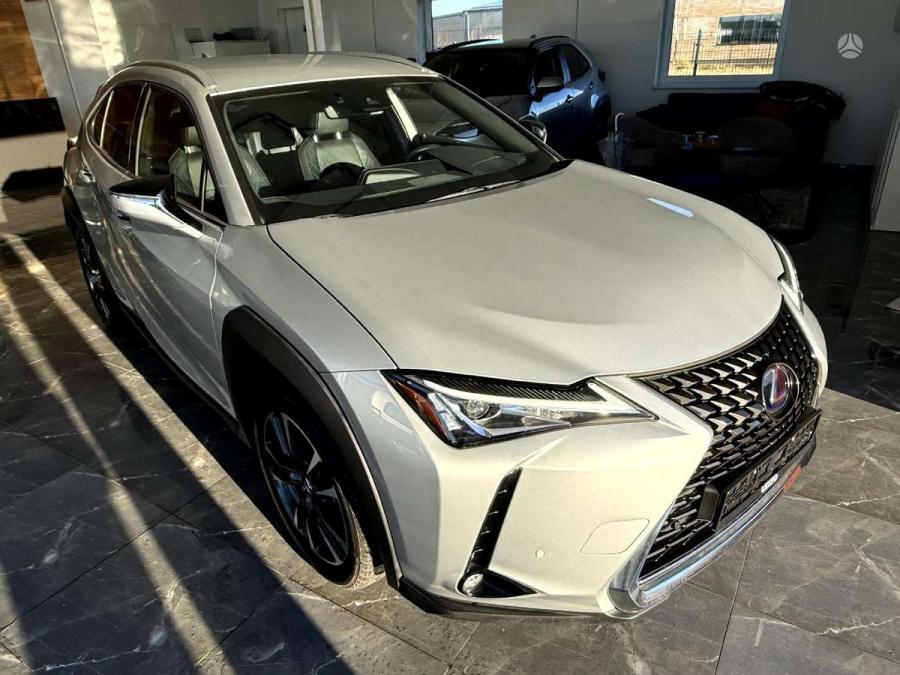 Grey Lexus UX 250h 2021 in Panevezys, with an engine capacity of 2.00 L and mileage of 85 thousand km for 24500 €, photo 6 on AUTOMOTO.COM.LV