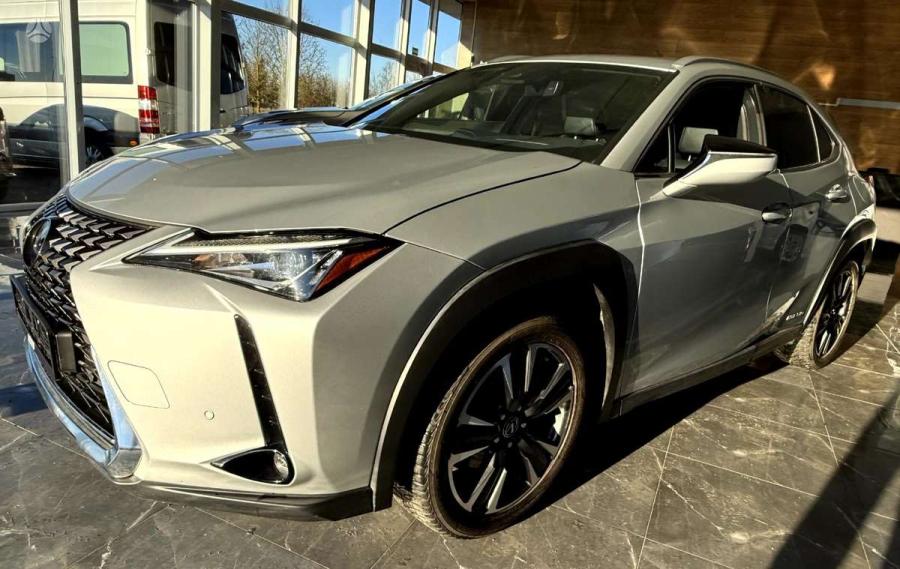 Grey Lexus UX 250h 2021 in Panevezys, with an engine capacity of 2.00 L and mileage of 85 thousand km for 24500 €, photo 7 on AUTOMOTO.COM.LV