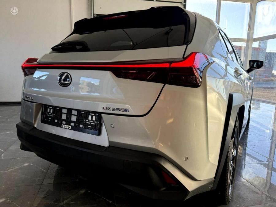 Grey Lexus UX 250h 2021 in Panevezys, with an engine capacity of 2.00 L and mileage of 85 thousand km for 24500 €, photo 9 on AUTOMOTO.COM.LV