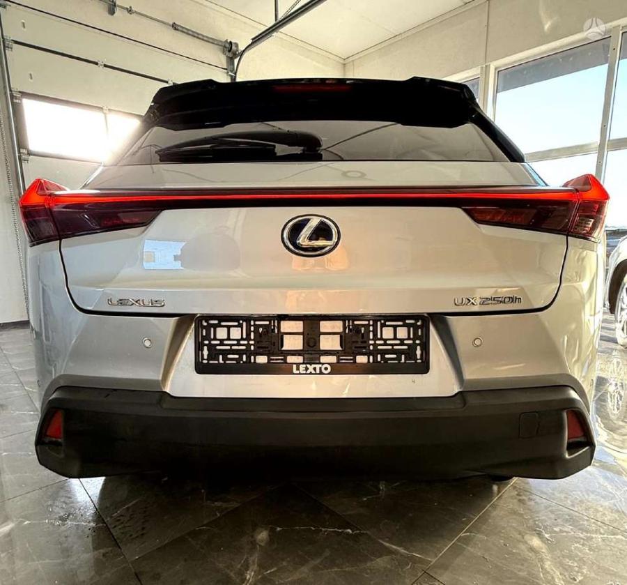 Grey Lexus UX 250h 2021 in Panevezys, with an engine capacity of 2.00 L and mileage of 85 thousand km for 24500 €, photo 10 on AUTOMOTO.COM.LV