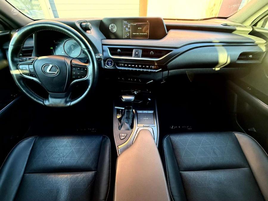 Grey Lexus UX 250h 2021 in Panevezys, with an engine capacity of 2.00 L and mileage of 85 thousand km for 24500 €, photo 13 on AUTOMOTO.COM.LV