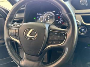 Grey Lexus UX 250h 2021 in Panevezys, with an engine capacity of 2.00 L and mileage of 85 thousand km for 24500 €, photo 16 on AUTOMOTO.COM.LV