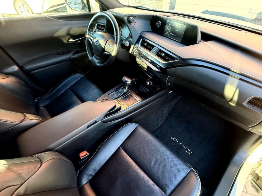Grey Lexus UX 250h 2021 in Panevezys, with an engine capacity of 2.00 L and mileage of 85 thousand km for 24500 €, photo 19 on AUTOMOTO.COM.LV