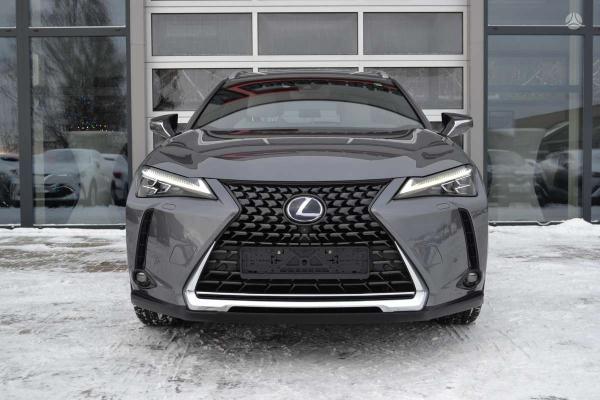 Grey Lexus UX 250h 2021 in Vilnius, with an engine capacity of 1.99 L and mileage of 96 thousand km for 25000 €, photo 3 on AUTOMOTO.COM.LV