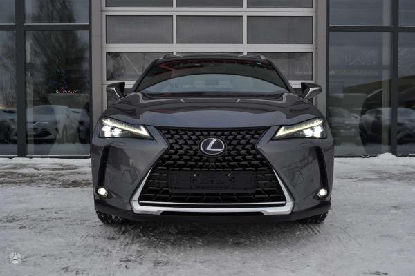 Grey Lexus UX 250h 2021 in Vilnius, with an engine capacity of 1.99 L and mileage of 96 thousand km for 25000 €, photo 4 on AUTOMOTO.COM.LV