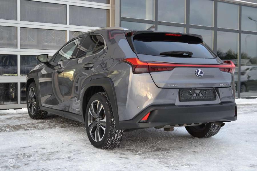 Pelēks Lexus UX 250h 2021 Viļņa, ar dzinēja tilpumu 1.99 L un nobraukumu 96 tūkst. km par 25000 €, foto 8 vietnē AUTOMOTO.COM.LV