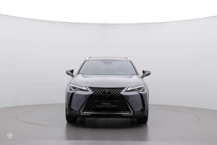 Grey Lexus UX 250h 2021 in Vilnius, with an engine capacity of 1.99 L and mileage of 120 thousand km for 24900 €, photo 6 on AUTOMOTO.COM.LV
