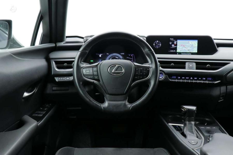 Grey Lexus UX 250h 2021 in Vilnius, with an engine capacity of 1.99 L and mileage of 120 thousand km for 24900 €, photo 8 on AUTOMOTO.COM.LV