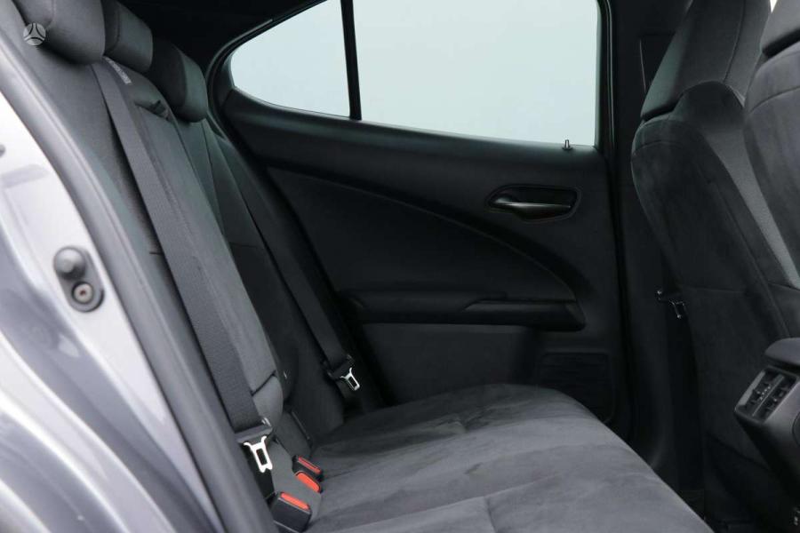 Grey Lexus UX 250h 2021 in Vilnius, with an engine capacity of 1.99 L and mileage of 120 thousand km for 24900 €, photo 10 on AUTOMOTO.COM.LV