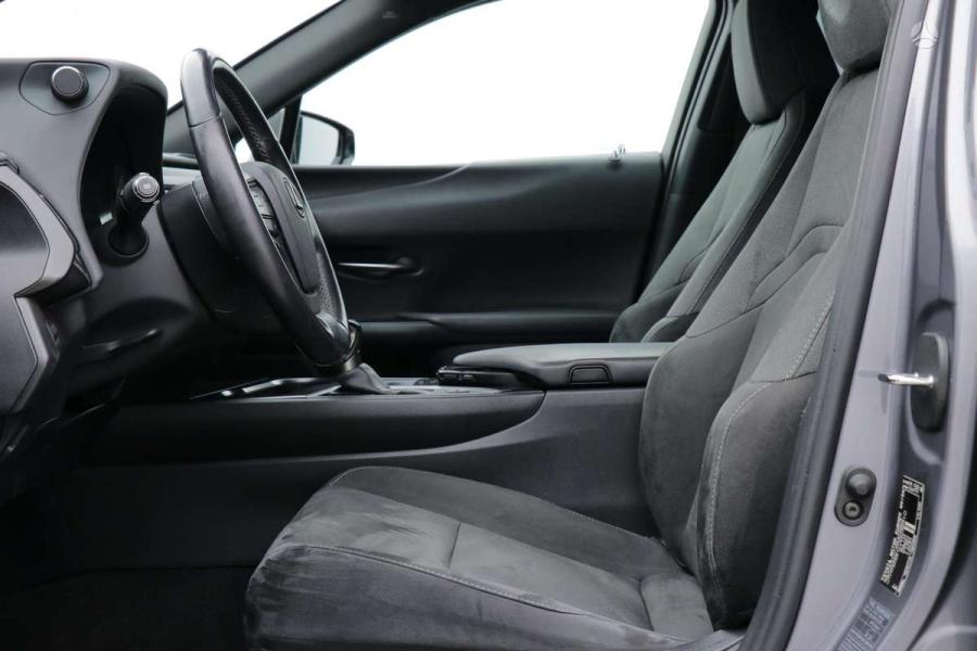 Grey Lexus UX 250h 2021 in Vilnius, with an engine capacity of 1.99 L and mileage of 120 thousand km for 24900 €, photo 12 on AUTOMOTO.COM.LV