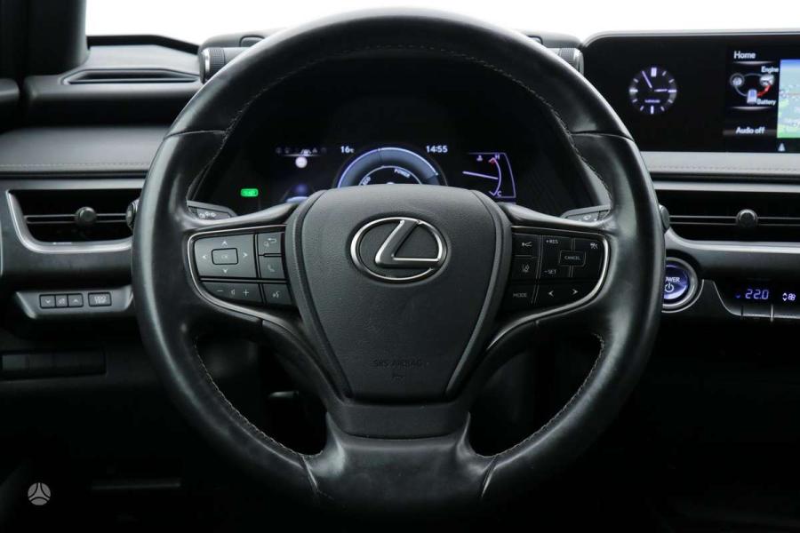 Grey Lexus UX 250h 2021 in Vilnius, with an engine capacity of 1.99 L and mileage of 120 thousand km for 24900 €, photo 13 on AUTOMOTO.COM.LV