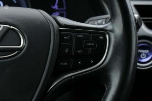 Grey Lexus UX 250h 2021 in Vilnius, with an engine capacity of 1.99 L and mileage of 120 thousand km for 24900 €, photo 25 on AUTOMOTO.COM.LV