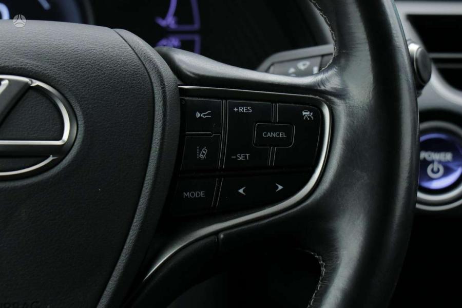 Grey Lexus UX 250h 2021 in Vilnius, with an engine capacity of 1.99 L and mileage of 120 thousand km for 24900 €, photo 25 on AUTOMOTO.COM.LV