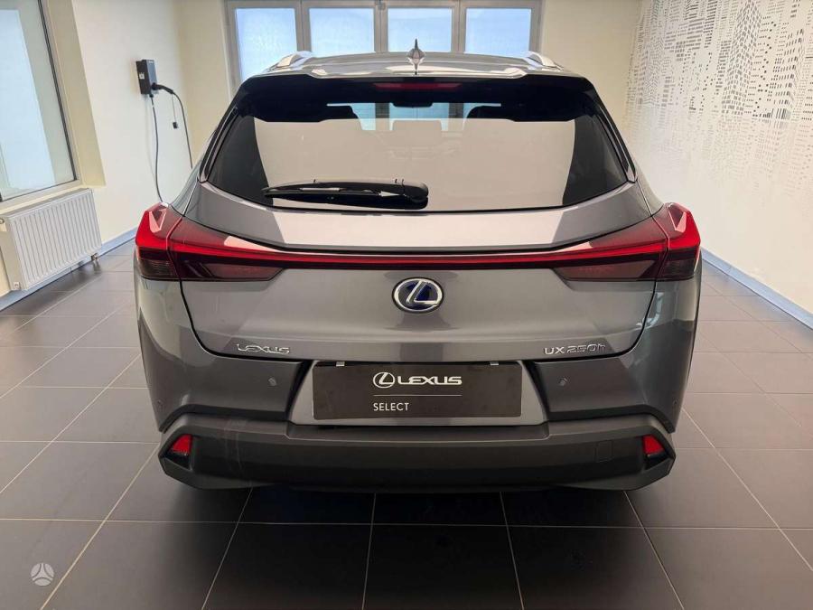 Pelēks Lexus UX 250h 2021 Kauņa, ar dzinēja tilpumu 1.99 L un nobraukumu 51 tūkst. km par 29500 €, foto 5 vietnē AUTOMOTO.COM.LV