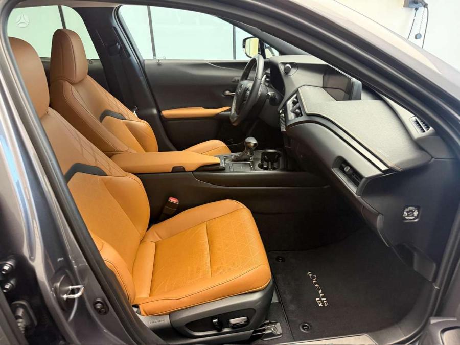 Pelēks Lexus UX 250h 2021 Kauņa, ar dzinēja tilpumu 1.99 L un nobraukumu 51 tūkst. km par 29500 €, foto 6 vietnē AUTOMOTO.COM.LV