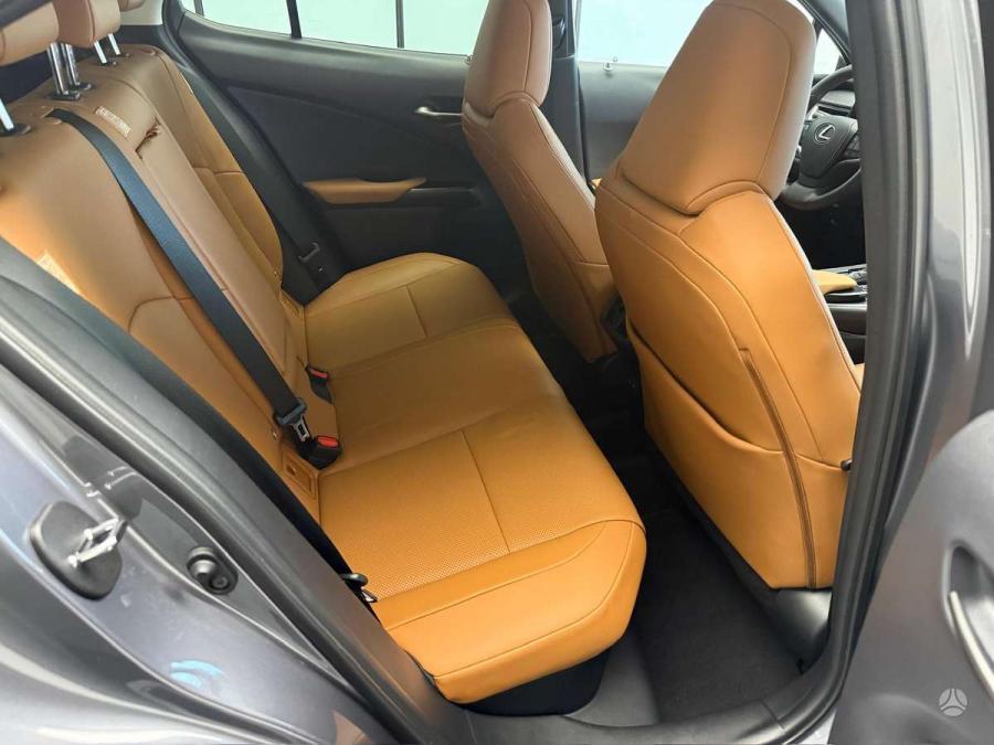 Pelēks Lexus UX 250h 2021 Kauņa, ar dzinēja tilpumu 1.99 L un nobraukumu 51 tūkst. km par 29500 €, foto 7 vietnē AUTOMOTO.COM.LV