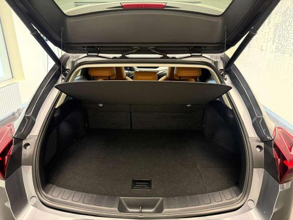 Grey Lexus UX 250h 2021 in Kaunas, with an engine capacity of 1.99 L and mileage of 51 thousand km for 29500 €, photo 9 on AUTOMOTO.COM.LV