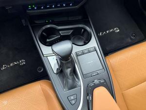 Pelēks Lexus UX 250h 2021 Kauņa, ar dzinēja tilpumu 1.99 L un nobraukumu 51 tūkst. km par 29500 €, foto 20 vietnē AUTOMOTO.COM.LV