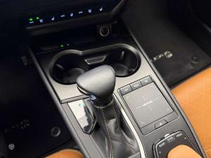 Pelēks Lexus UX 250h 2021 Kauņa, ar dzinēja tilpumu 1.99 L un nobraukumu 51 tūkst. km par 29500 €, foto 23 vietnē AUTOMOTO.COM.LV