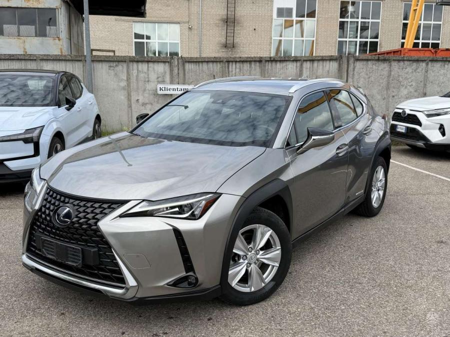 Grey Lexus UX 250h 2021 in Vilnius, with an engine capacity of 1.99 L and mileage of 115 thousand km for 19200 €, photo 1 on AUTOMOTO.COM.LV