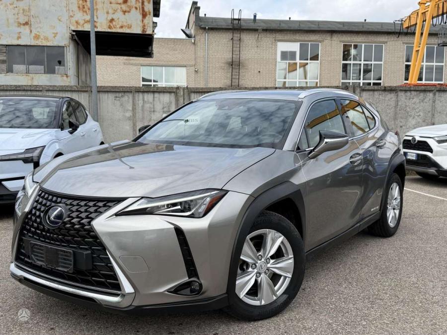 Grey Lexus UX 250h 2021 in Vilnius, with an engine capacity of 1.99 L and mileage of 115 thousand km for 19200 €, photo 3 on AUTOMOTO.COM.LV