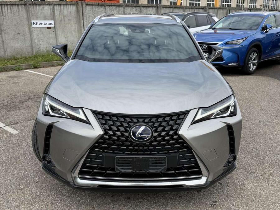 Grey Lexus UX 250h 2021 in Vilnius, with an engine capacity of 1.99 L and mileage of 115 thousand km for 19200 €, photo 5 on AUTOMOTO.COM.LV