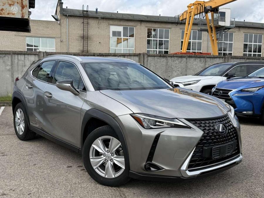 Grey Lexus UX 250h 2021 in Vilnius, with an engine capacity of 1.99 L and mileage of 115 thousand km for 19200 €, photo 6 on AUTOMOTO.COM.LV
