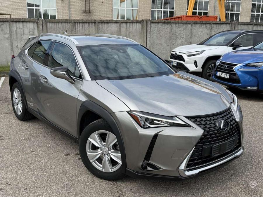Grey Lexus UX 250h 2021 in Vilnius, with an engine capacity of 1.99 L and mileage of 115 thousand km for 19200 €, photo 7 on AUTOMOTO.COM.LV