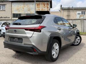 Grey Lexus UX 250h 2021 in Vilnius, with an engine capacity of 1.99 L and mileage of 115 thousand km for 19200 €, photo 9 on AUTOMOTO.COM.LV