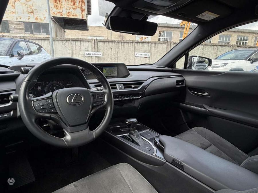 Grey Lexus UX 250h 2021 in Vilnius, with an engine capacity of 1.99 L and mileage of 115 thousand km for 19200 €, photo 14 on AUTOMOTO.COM.LV