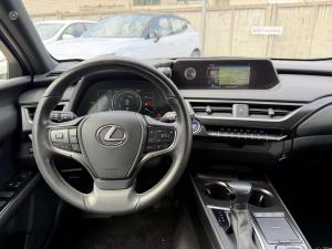 Grey Lexus UX 250h 2021 in Vilnius, with an engine capacity of 1.99 L and mileage of 115 thousand km for 19200 €, photo 16 on AUTOMOTO.COM.LV