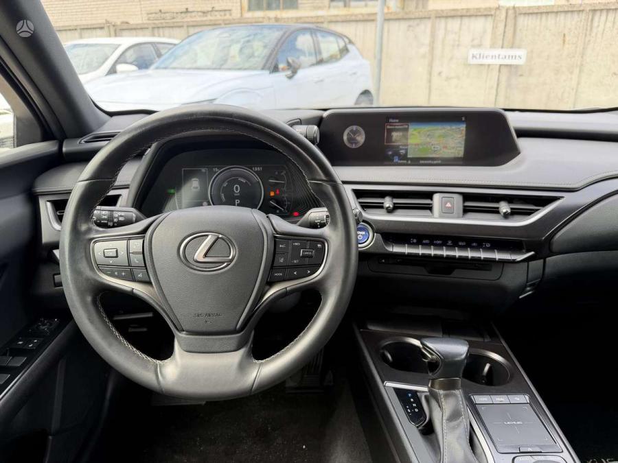 Grey Lexus UX 250h 2021 in Vilnius, with an engine capacity of 1.99 L and mileage of 115 thousand km for 19200 €, photo 16 on AUTOMOTO.COM.LV