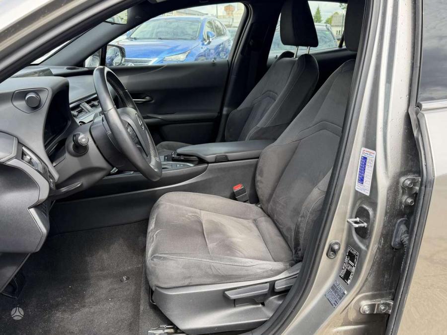 Grey Lexus UX 250h 2021 in Vilnius, with an engine capacity of 1.99 L and mileage of 115 thousand km for 19200 €, photo 18 on AUTOMOTO.COM.LV