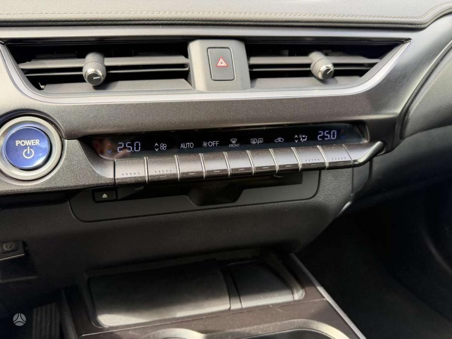 Grey Lexus UX 250h 2021 in Vilnius, with an engine capacity of 1.99 L and mileage of 115 thousand km for 19200 €, photo 20 on AUTOMOTO.COM.LV