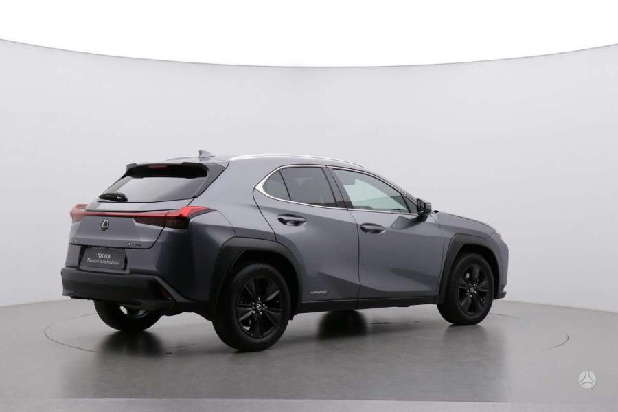 Grey Lexus UX 250h 2021 in Vilnius, with an engine capacity of 1.99 L and mileage of 120 thousand km for 24400 €, photo 3 on AUTOMOTO.COM.LV