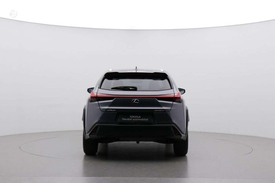 Grey Lexus UX 250h 2021 in Vilnius, with an engine capacity of 1.99 L and mileage of 120 thousand km for 24400 €, photo 5 on AUTOMOTO.COM.LV