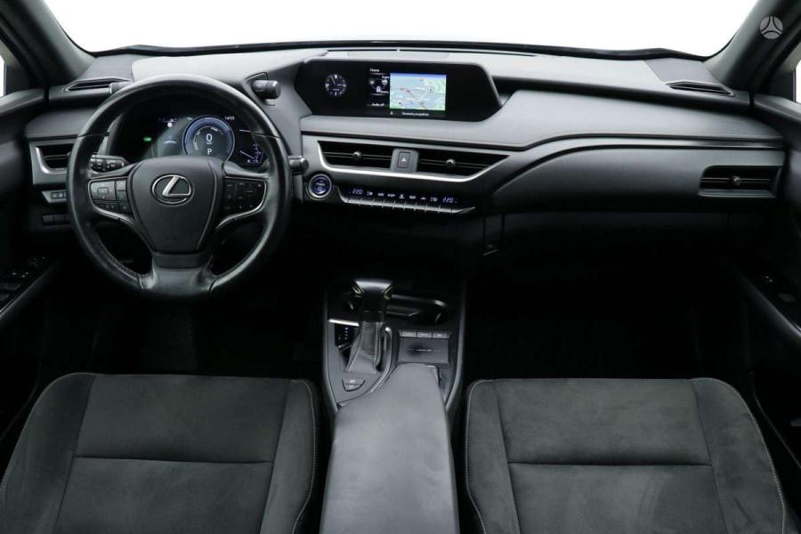 Grey Lexus UX 250h 2021 in Vilnius, with an engine capacity of 1.99 L and mileage of 120 thousand km for 24400 €, photo 7 on AUTOMOTO.COM.LV
