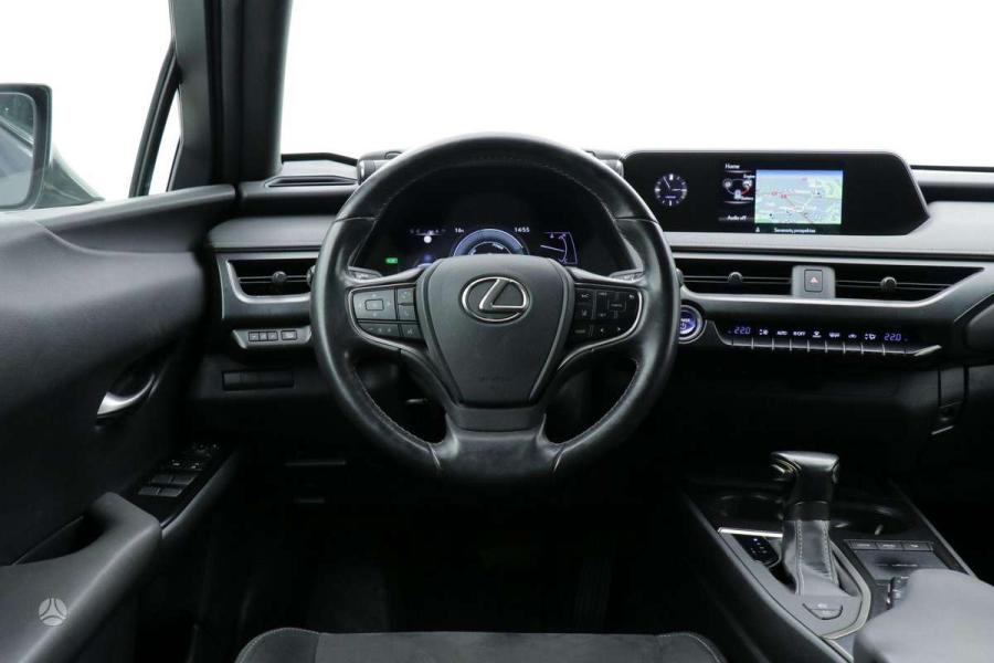 Grey Lexus UX 250h 2021 in Vilnius, with an engine capacity of 1.99 L and mileage of 120 thousand km for 24400 €, photo 8 on AUTOMOTO.COM.LV