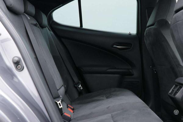 Lexus UX 250h 2021 in Vilnius on AUTOMOTO.COM.LV Grey Lexus UX 250h 2021 in Vilnius, with an engine capacity of 1.99 L and mileage of 120 thousand km for 24400 €, photo 10 on AUTOMOTO.COM.LV